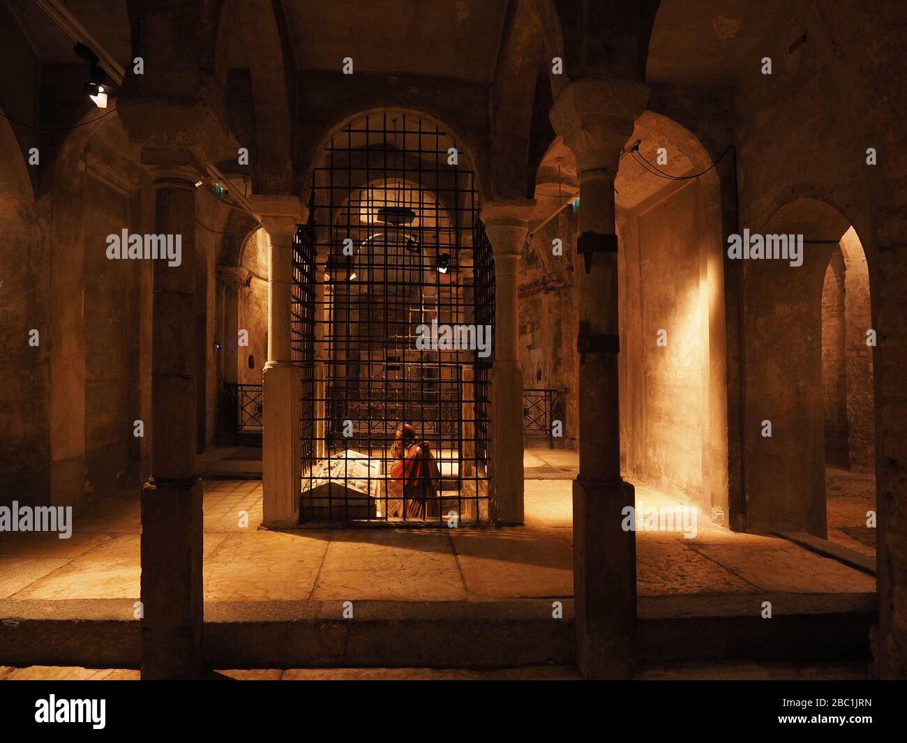 Cripta di San Sepolcro crypt, Piazza San Sepolcro square, Milano ...