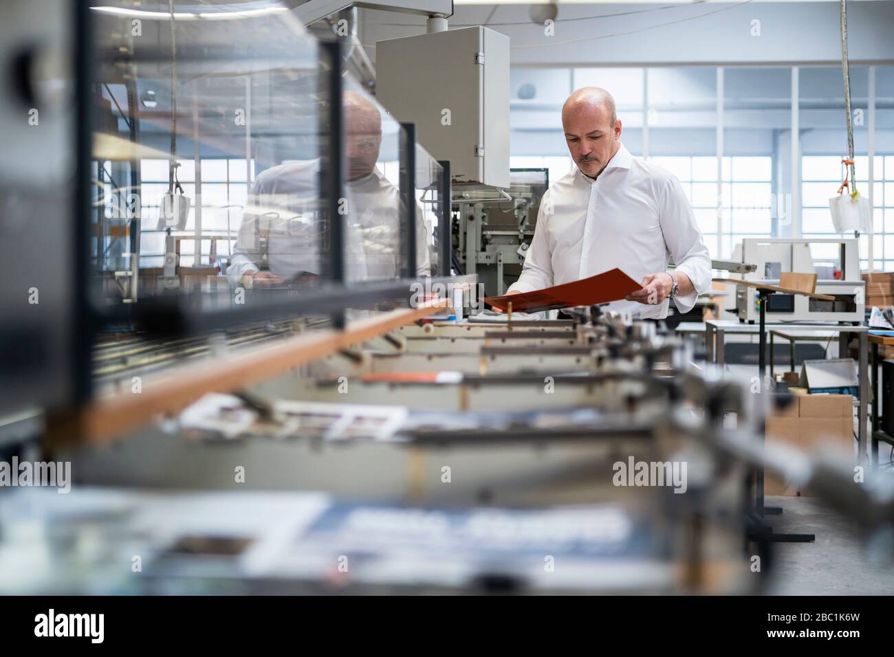 Checking product hi-res stock photography and images - Alamy