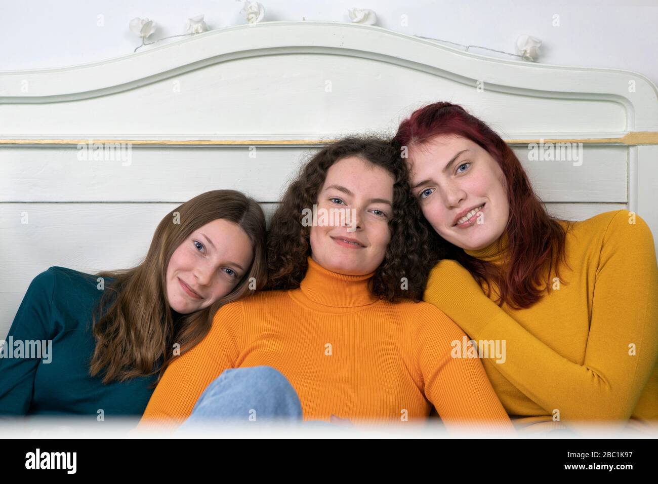 Three happy sisters hi-res stock photography and images - Alamy
