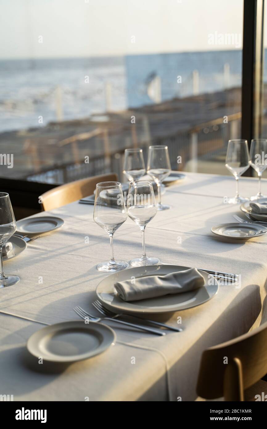 Window table setting hi-res stock photography and images - Alamy