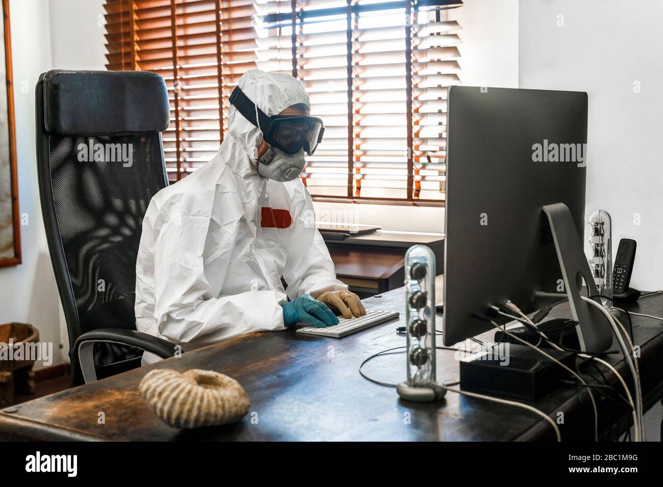 Woman 50 years desk at home pc hi-res stock photography and images - Alamy