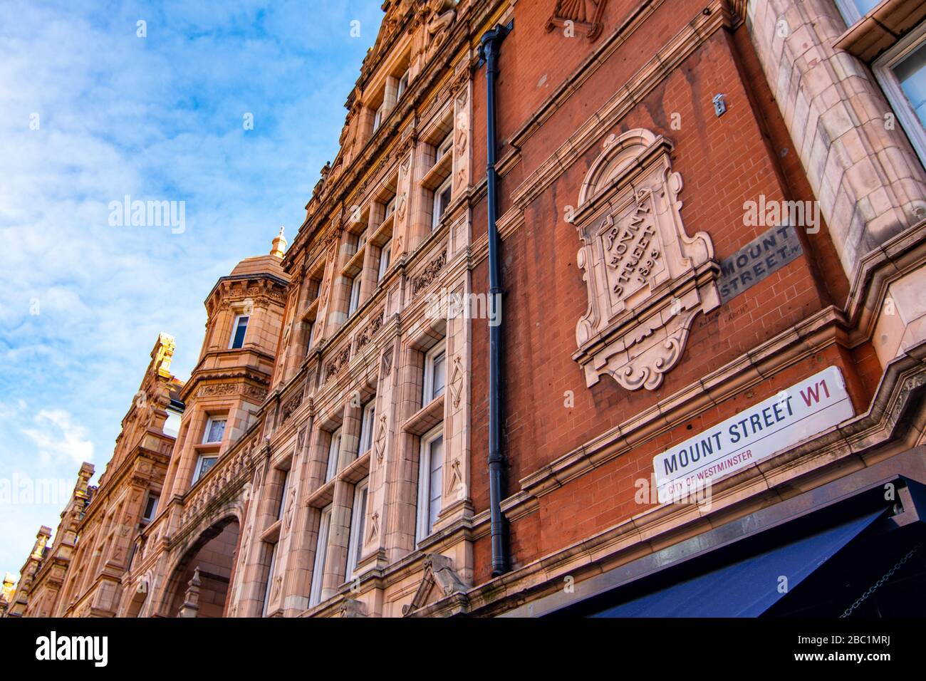 Mount street in mayfair hi-res stock photography and images - Alamy