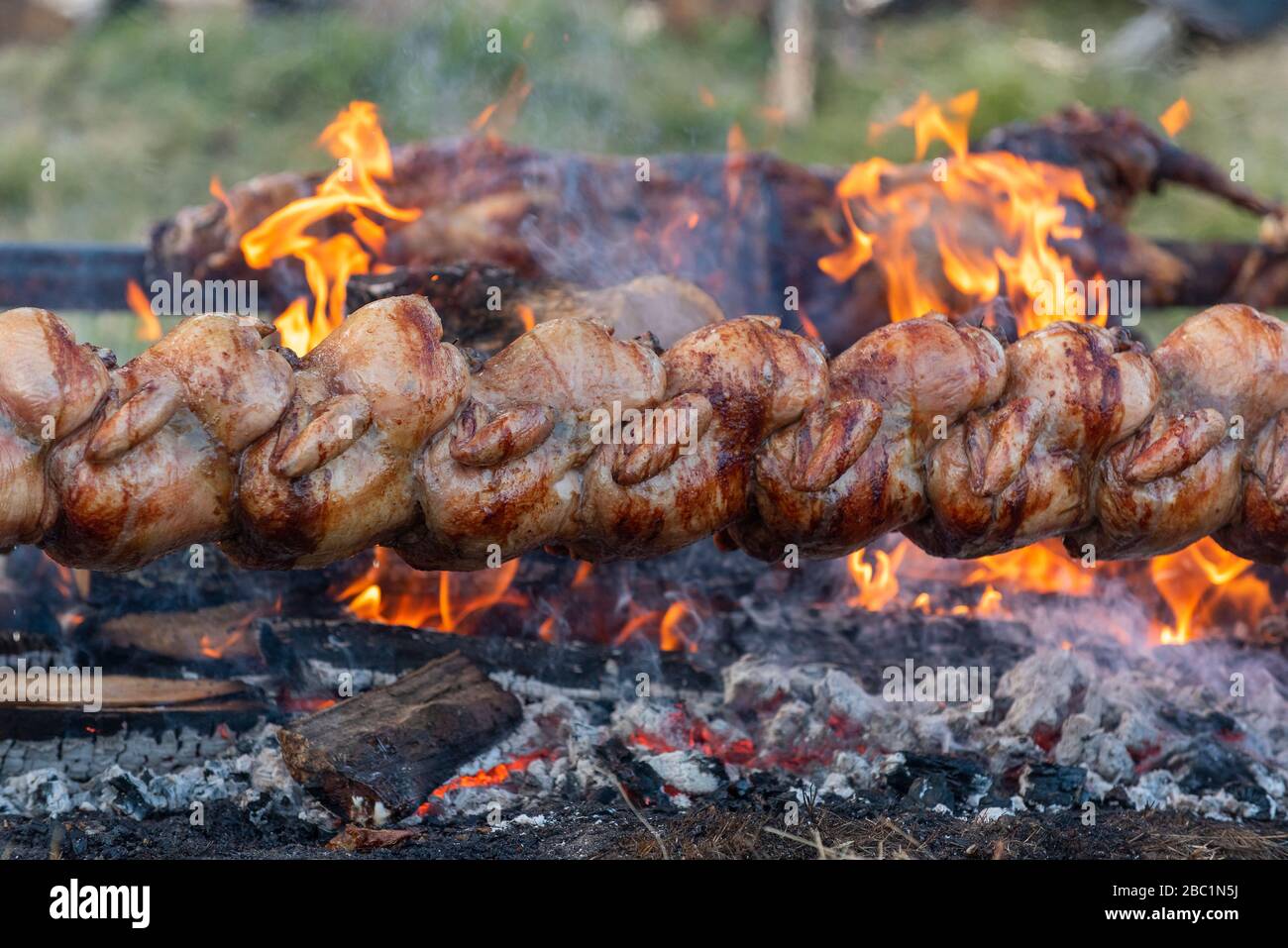 Chickens are baked on fire Stock Photo - Alamy