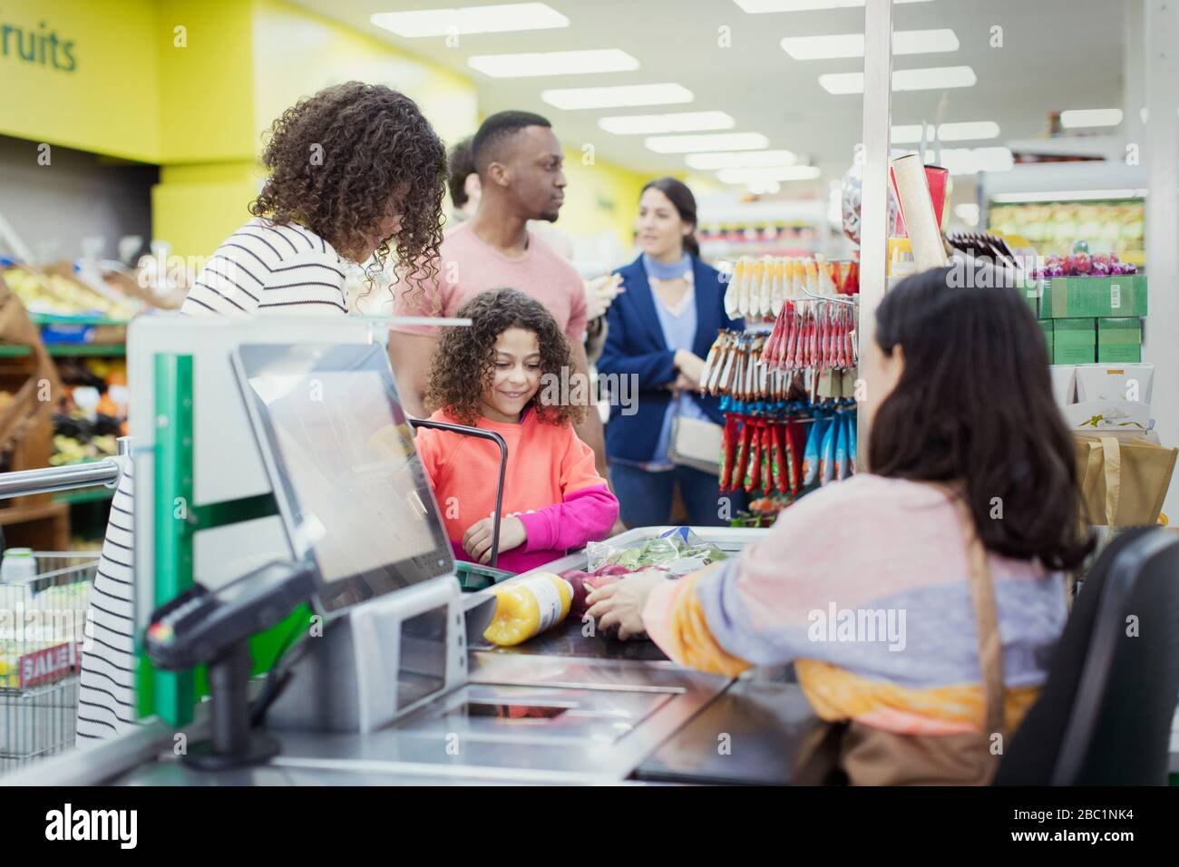Supermarket conveyor belt hi-res stock photography and images - Alamy