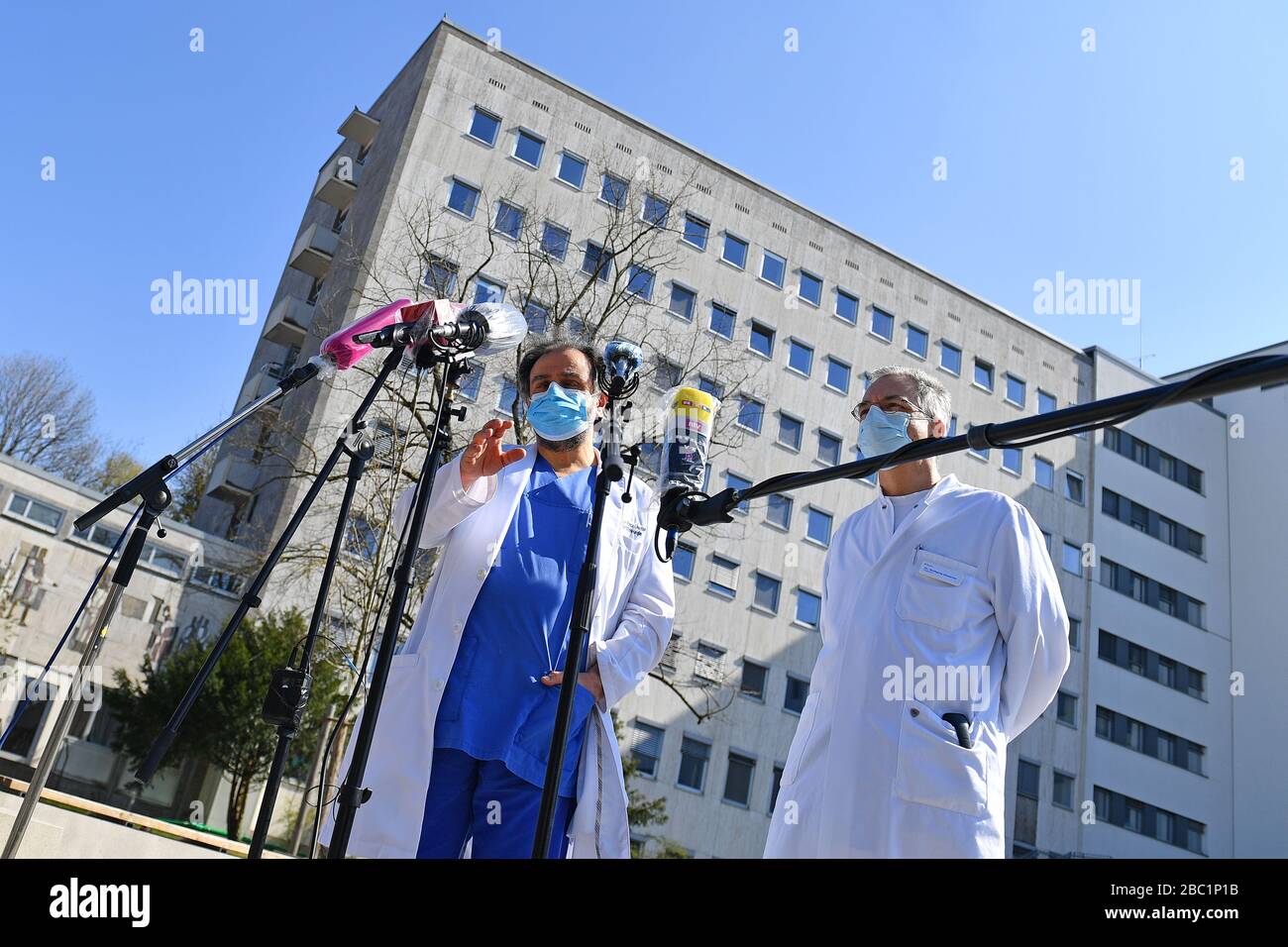 from left: Dr. med Reza GHOTBI (chief physician vascular surgery) and ...