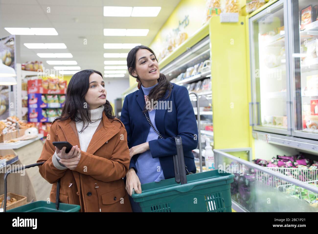 Young women grocery shopping in supermarket Stock Photo - Alamy