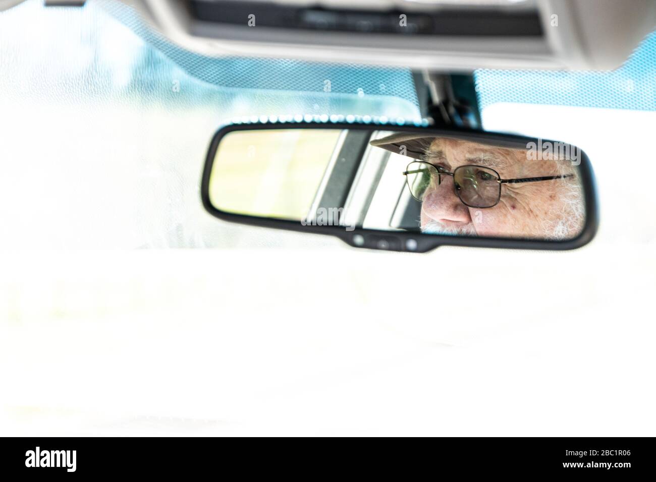 Thoughtful older man wearing glasses hi-res stock photography and ...