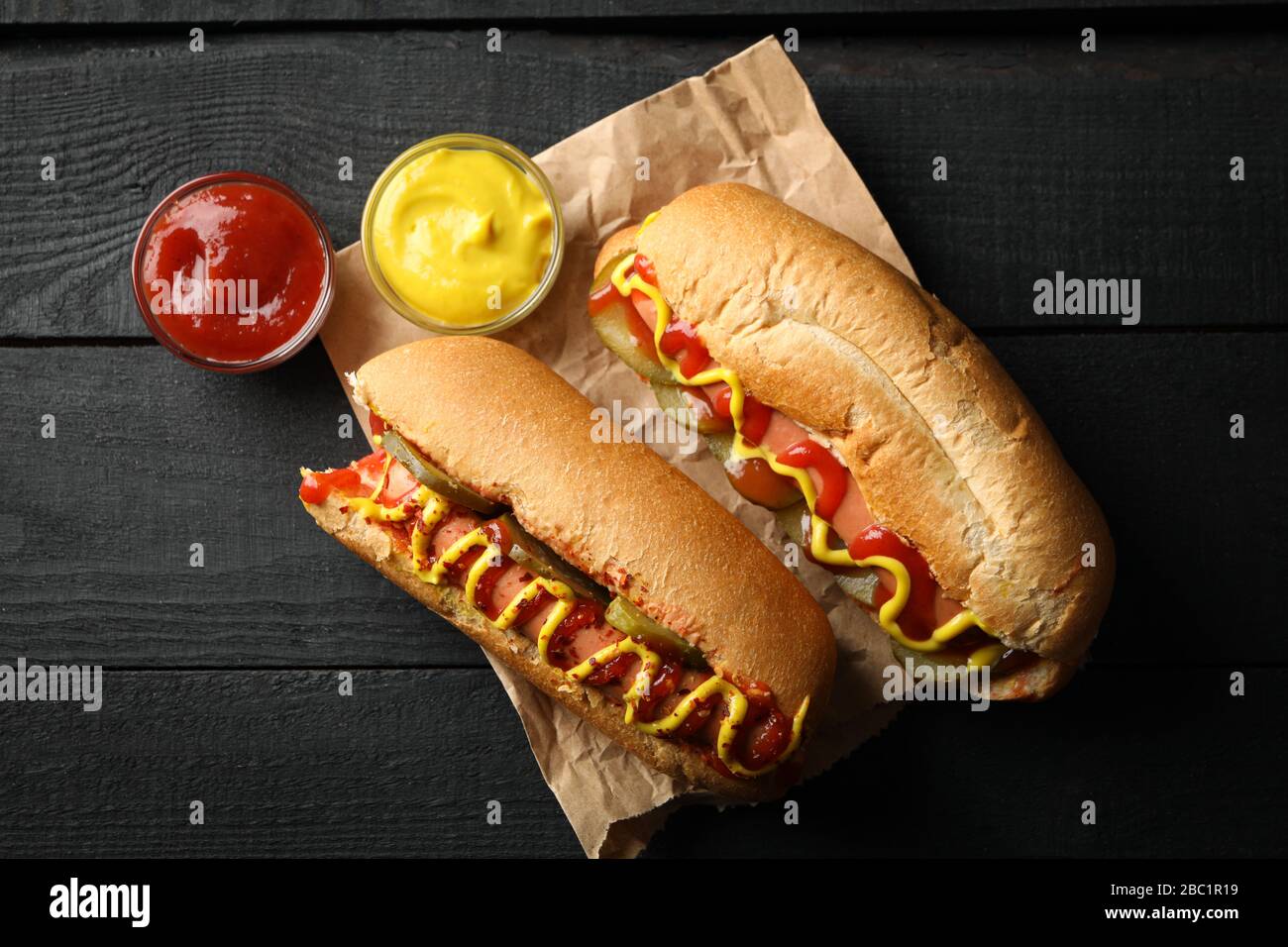 Hot dog and sauces hi-res stock photography and images - Alamy