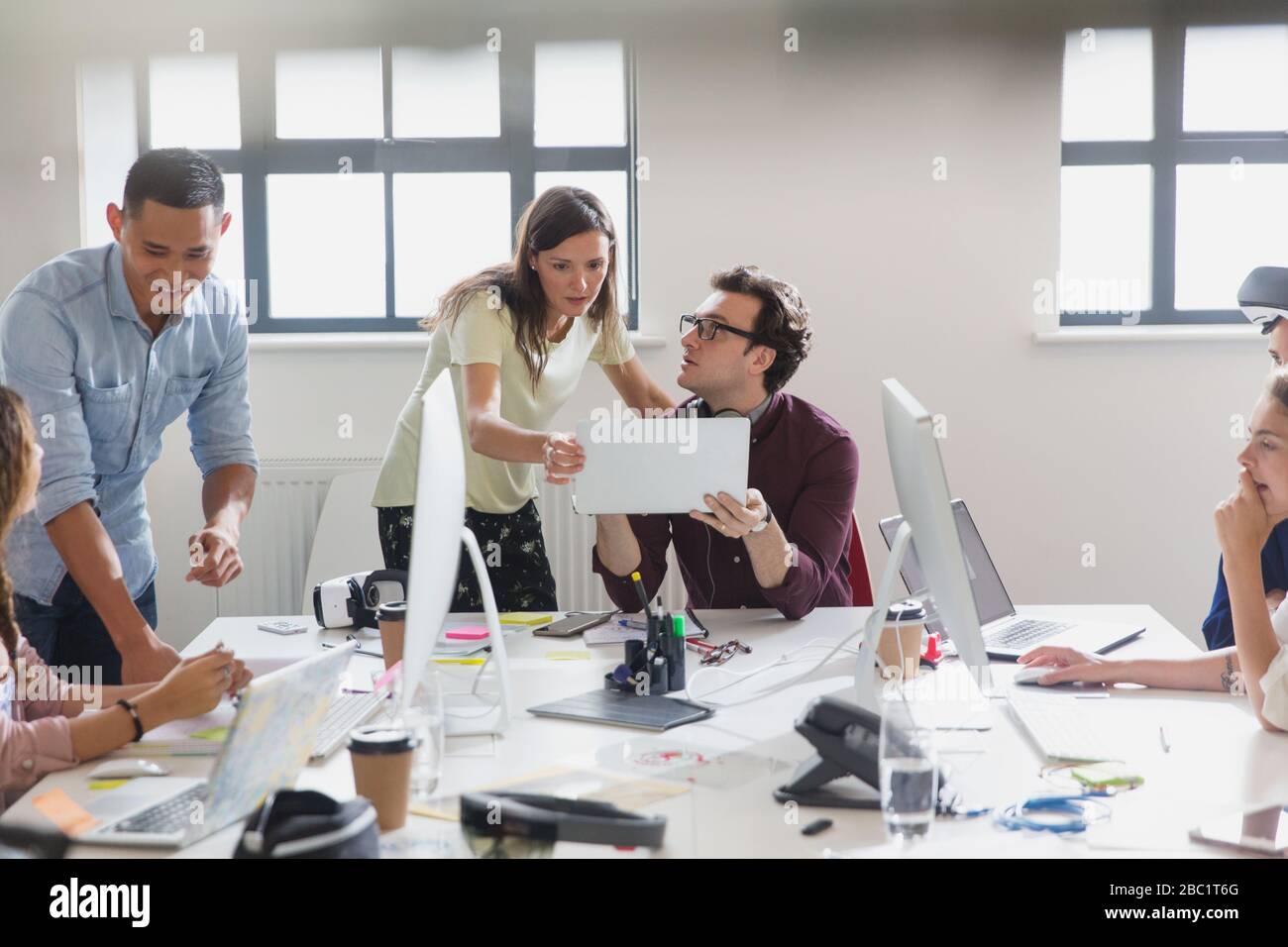 Open plan office computers hi-res stock photography and images - Alamy