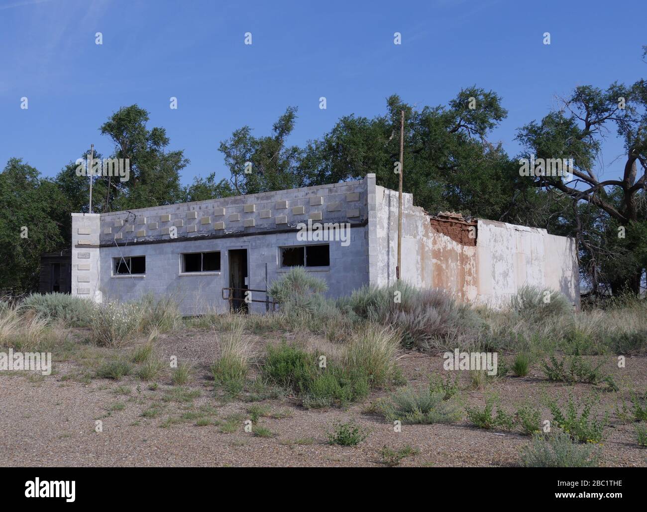Remnants of a dilapidated structure at Glenrio, one of America's ghost ...