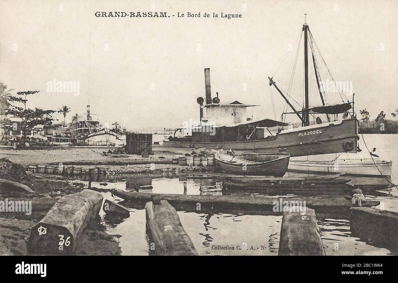 Grand-Bassam-Le bord de la lagune Stock Photo - Alamy