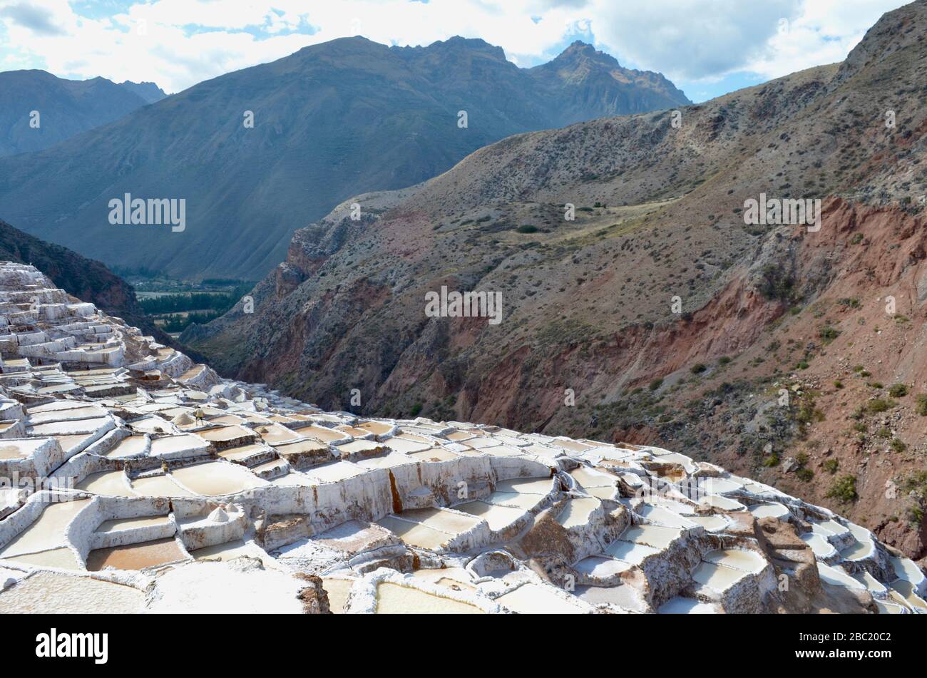 Spectacular Inca salt pans of Maras, Perú Stock Photo - Alamy