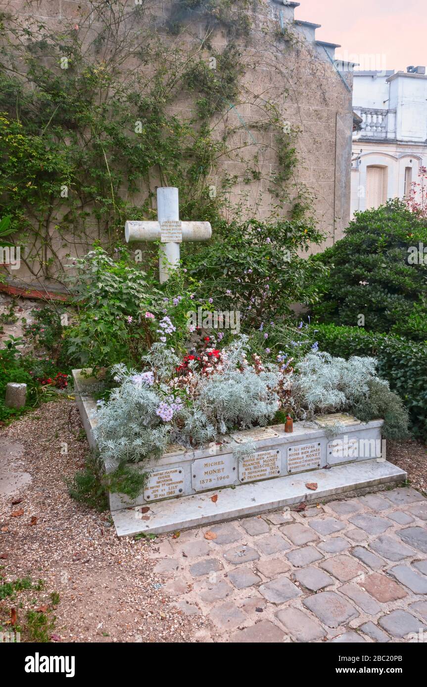 Grave of monet hi-res stock photography and images - Alamy