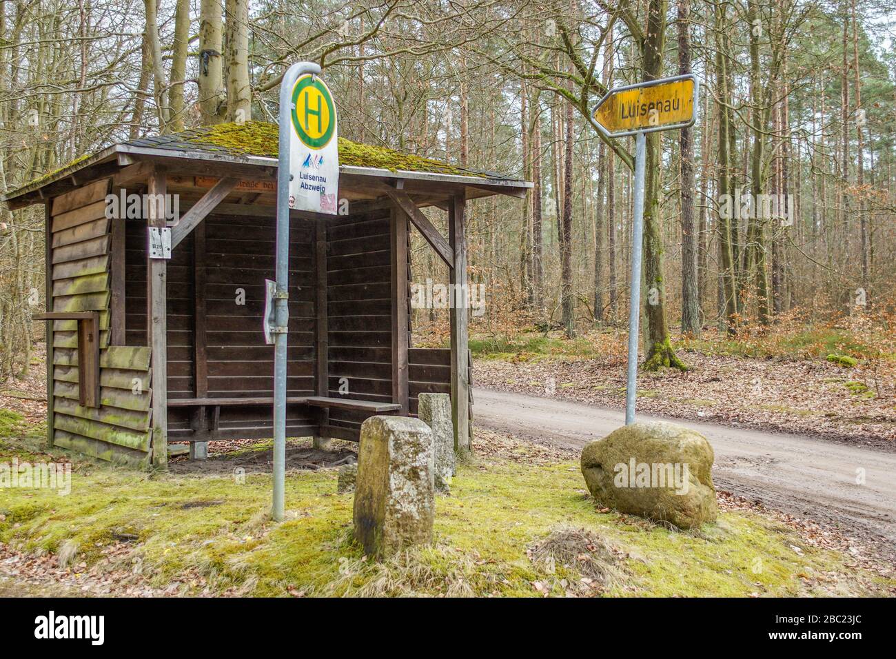 Busstop hi-res stock photography and images - Alamy