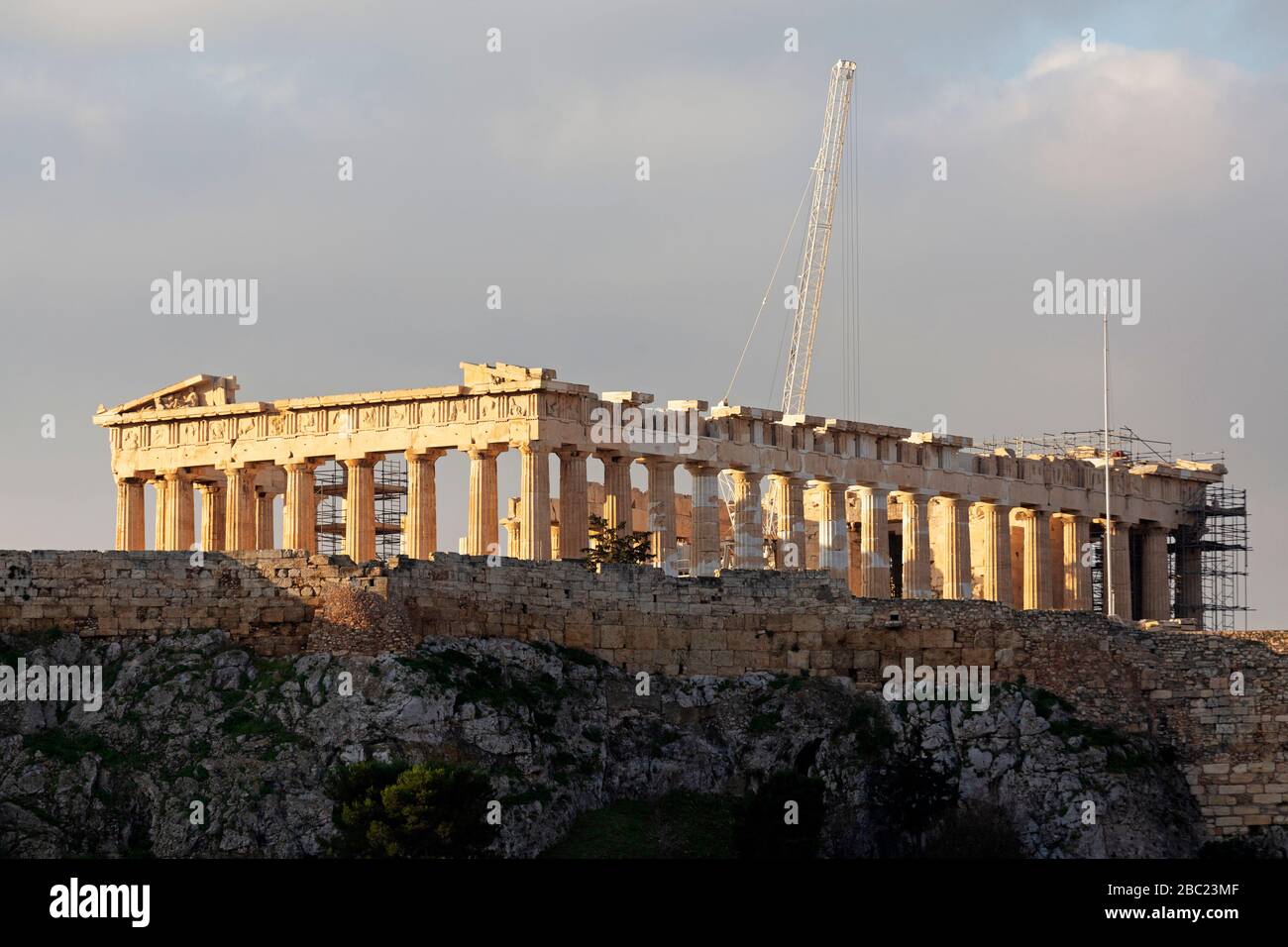 Ancient greece crane hi-res stock photography and images - Alamy