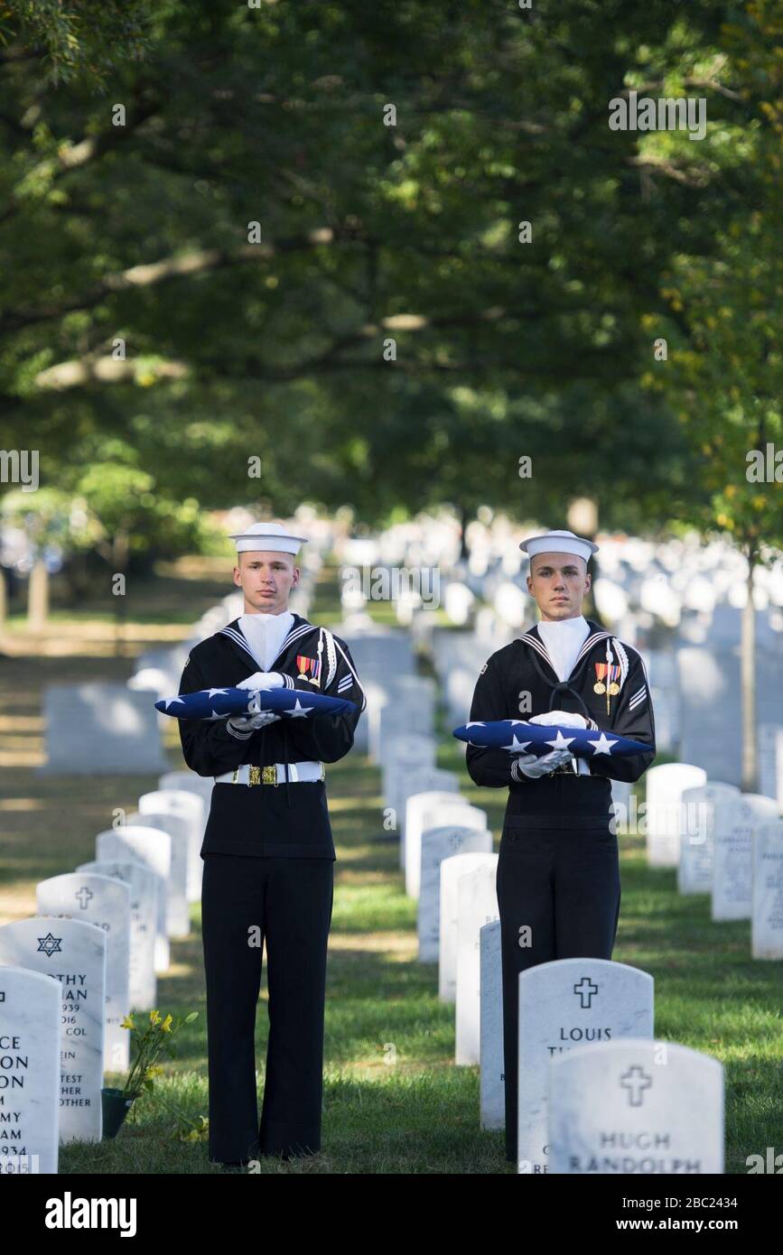 Bushnell national cemetery hi-res stock photography and images - Alamy