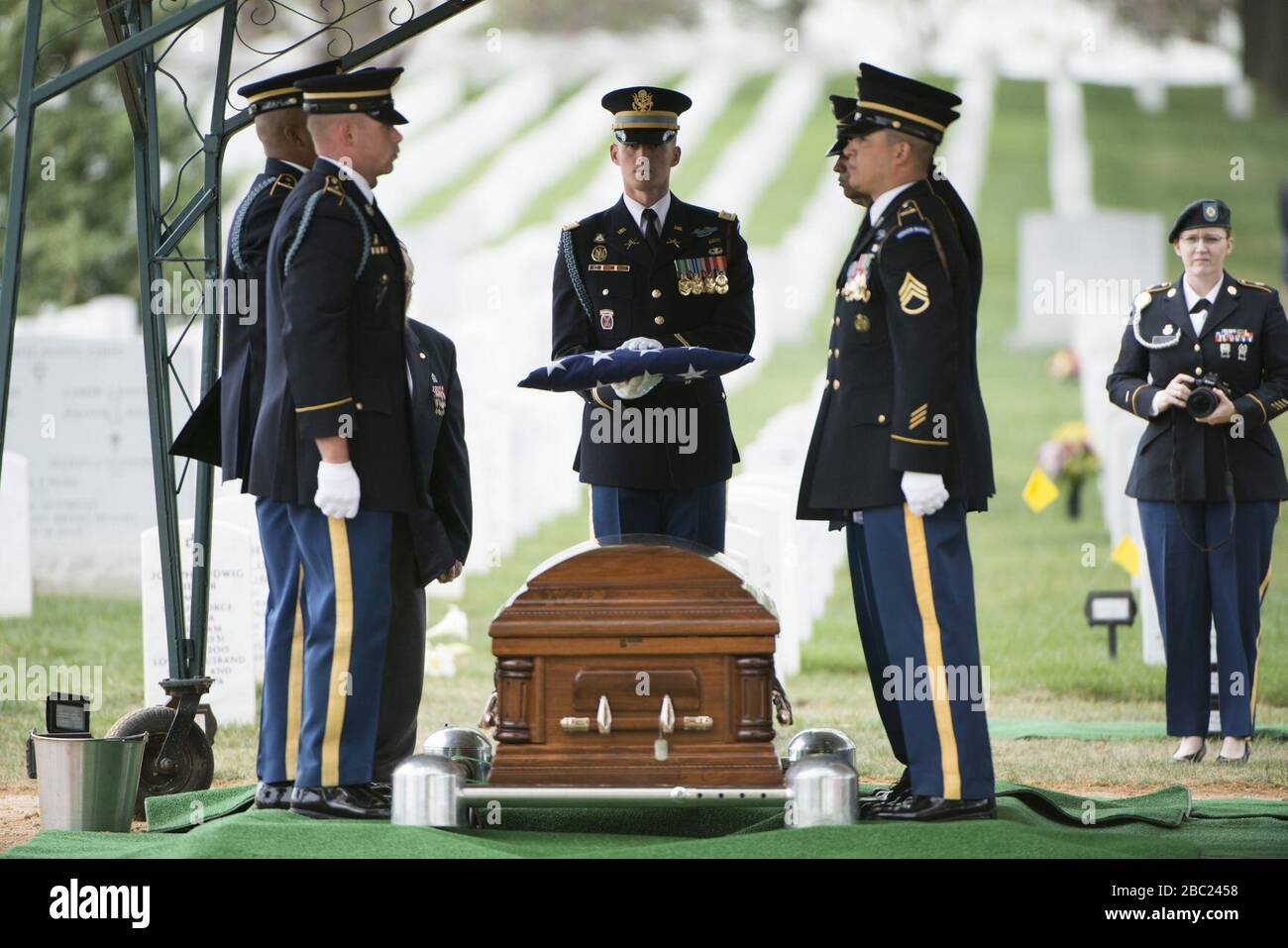 Graveside service for U.S. Army Air Forces 2nd Lt. Marvin B. Rothman at ...