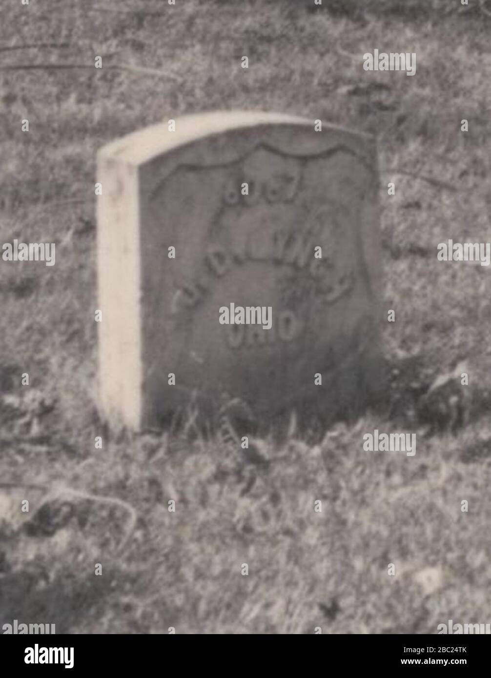 Gravestone ‘6067 J. D. Lynch OHIO‘ Indian mound National Military ...