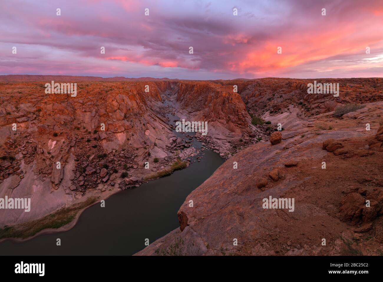 Pink sunset landscape hi-res stock photography and images - Alamy