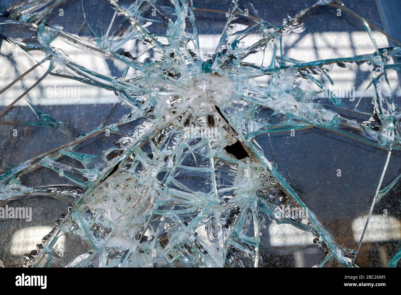 Shatter window hi-res stock photography and images - Alamy