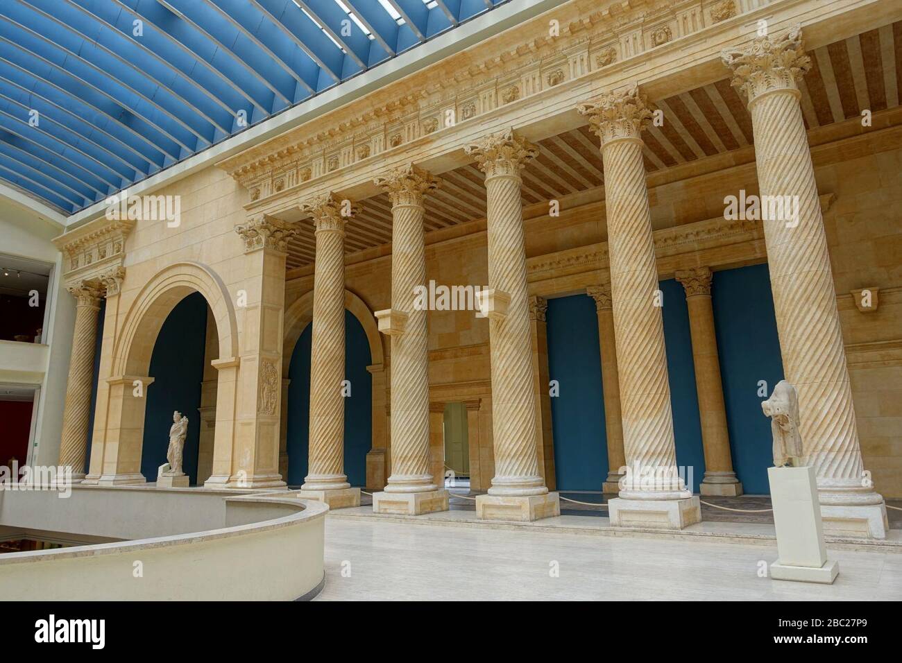 Great Colonnade at Apamea, Syria, reconstruction Stock Photo - Alamy