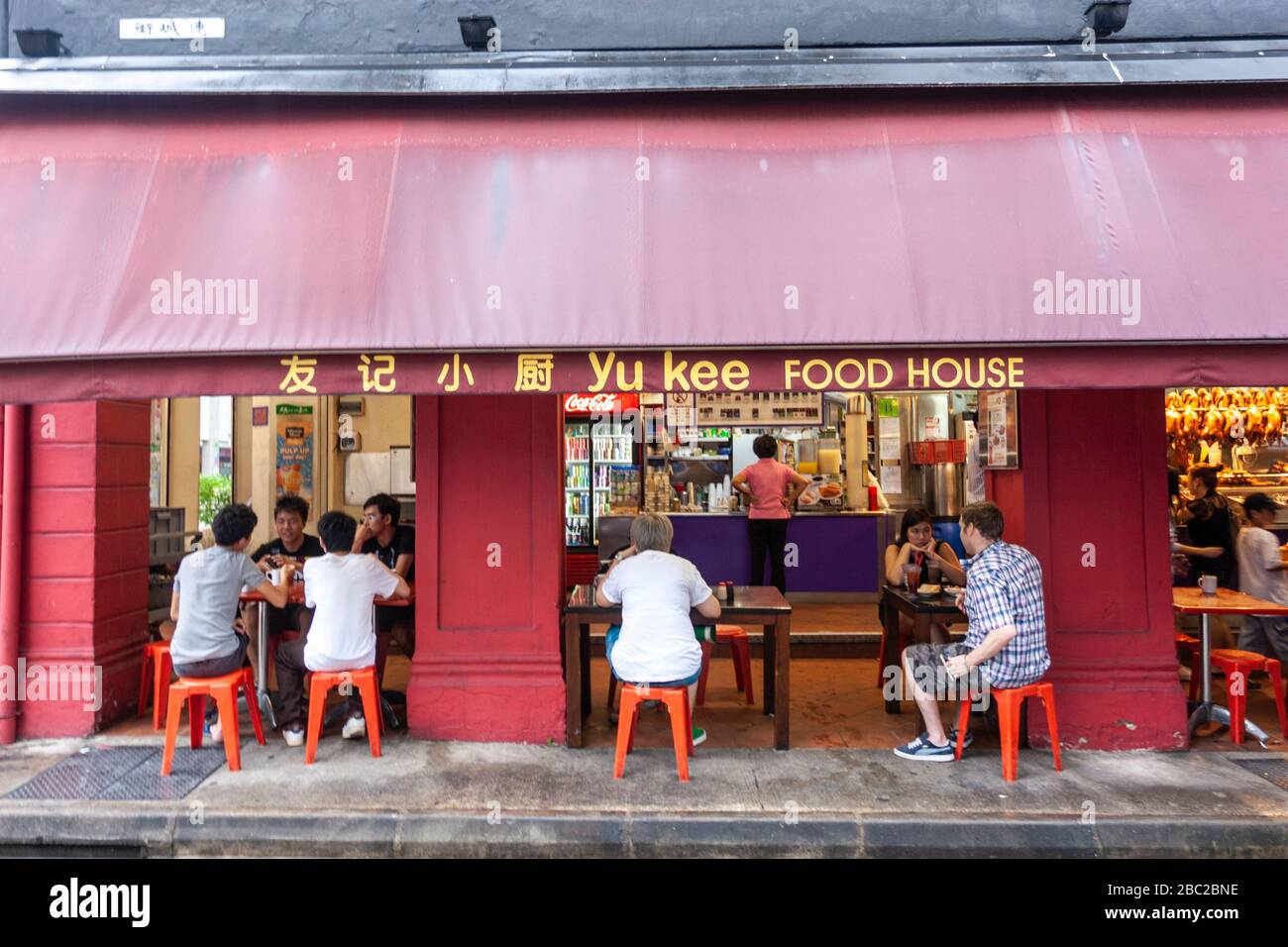 People eating in Yu Kee Food House, Singapore Stock Photo - Alamy
