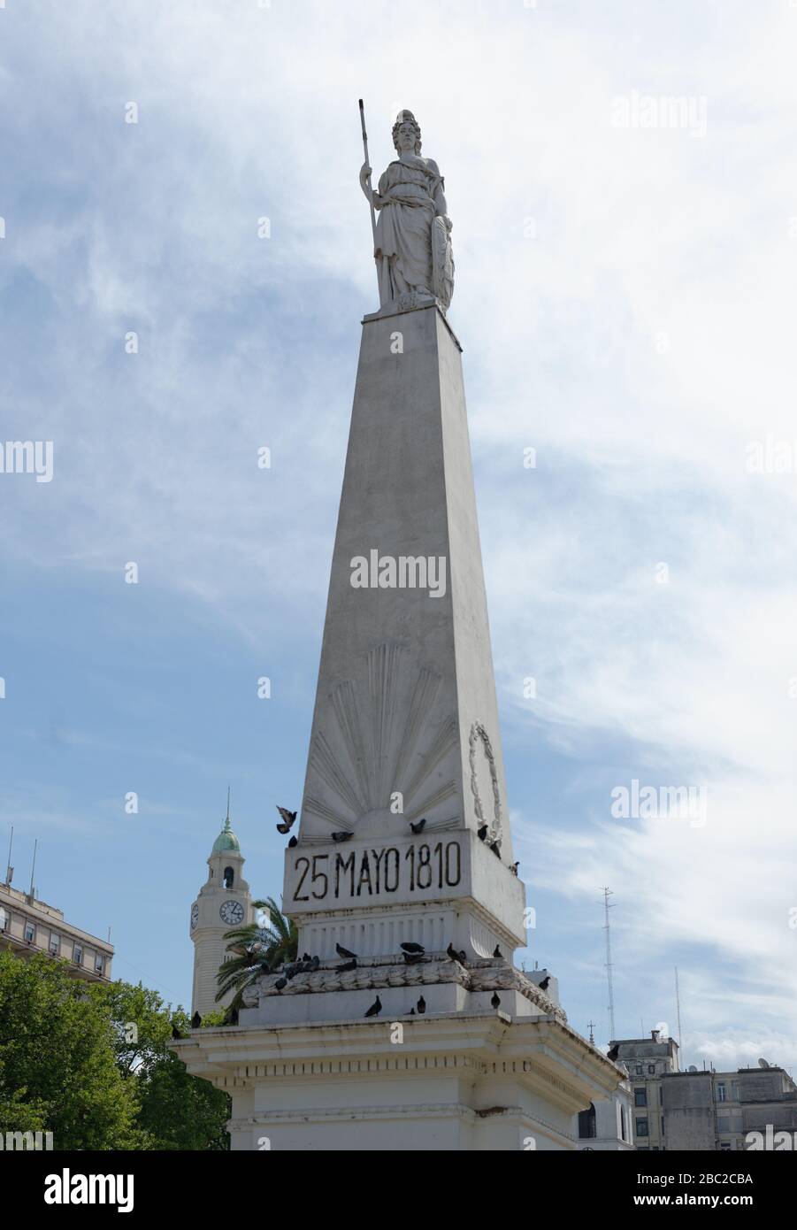 The Piramide de Mayo, 25th May 1810 statue and obelisk statue in the ...