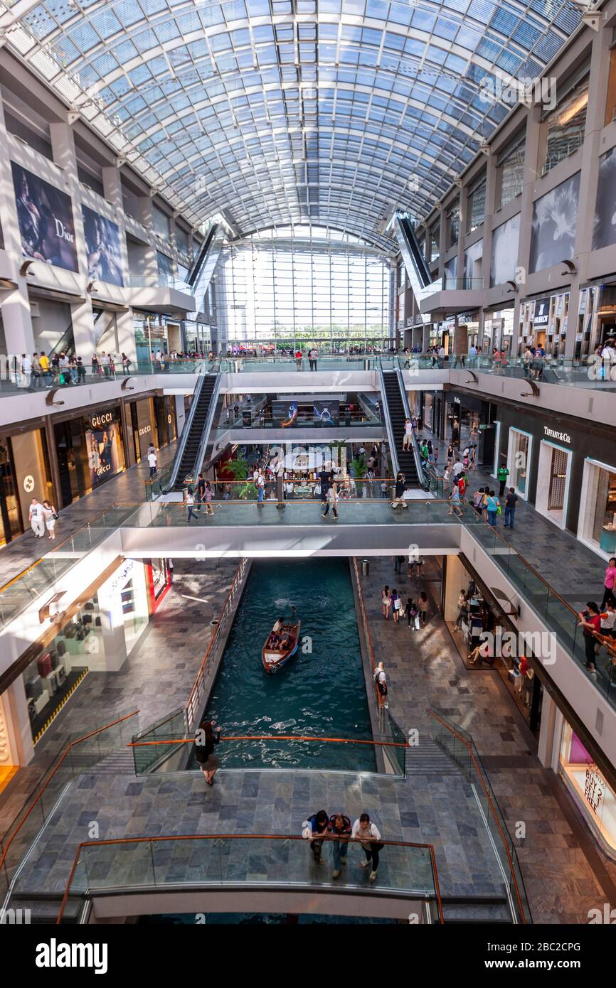 Boats in shopping mall canal in The Shoppes at Marina Bay Sands ...