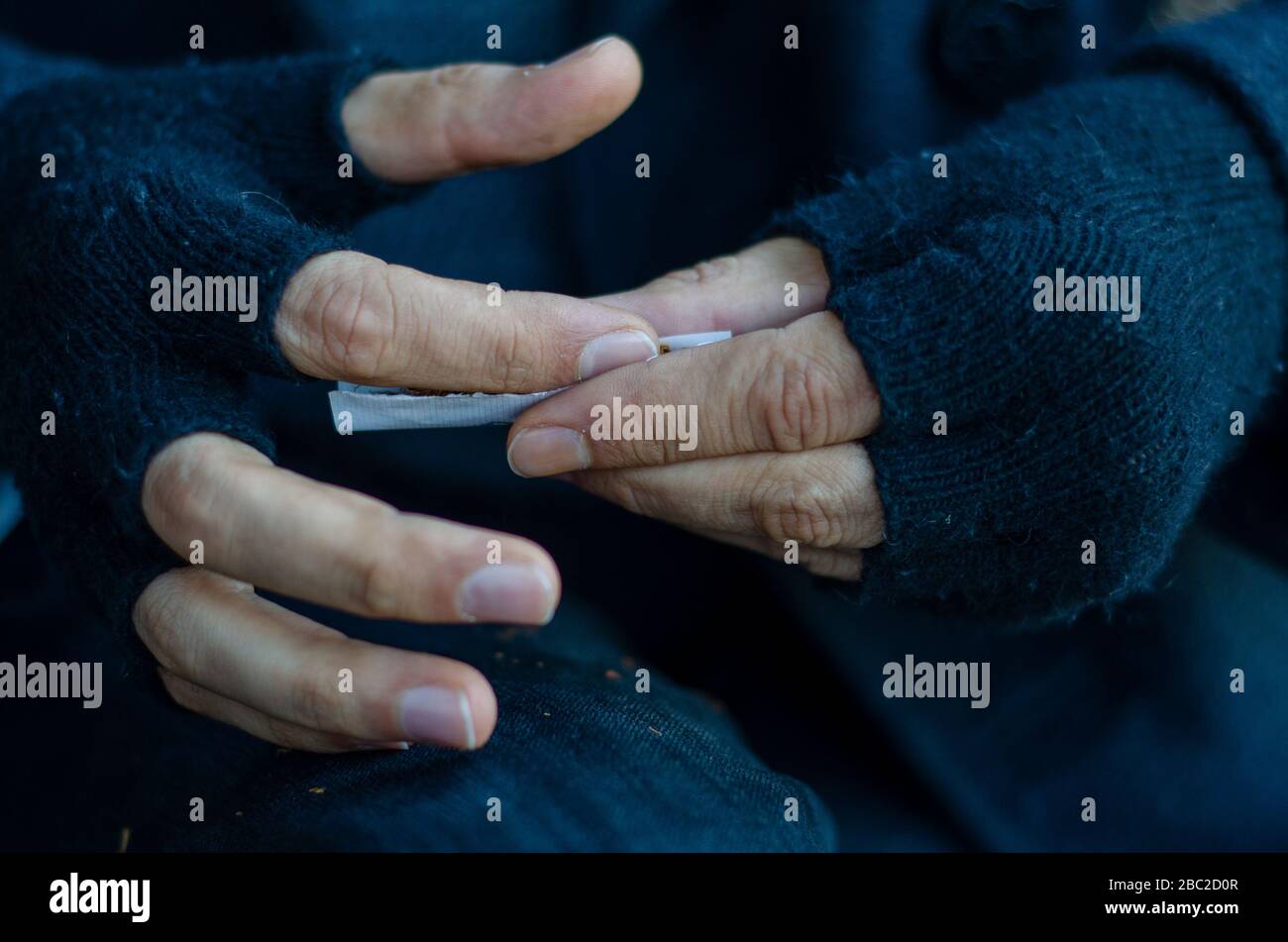 Rolling Cigarette Paper, Making Cigarette Stock Photo - Alamy