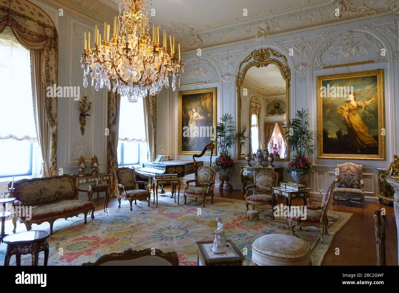 Drawing room manor hi-res stock photography and images - Alamy