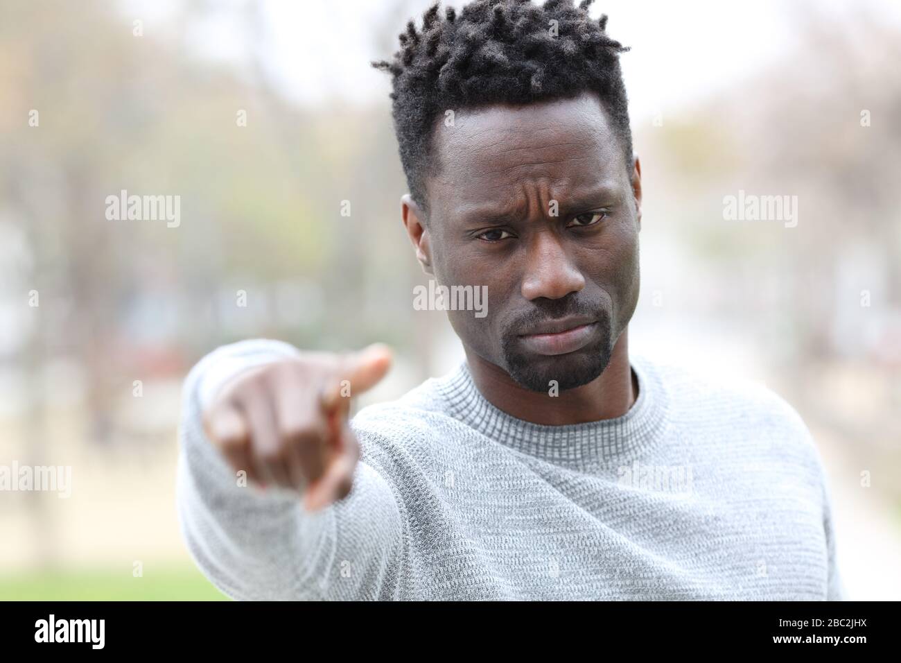 Pointing guy hi-res stock photography and images - Alamy