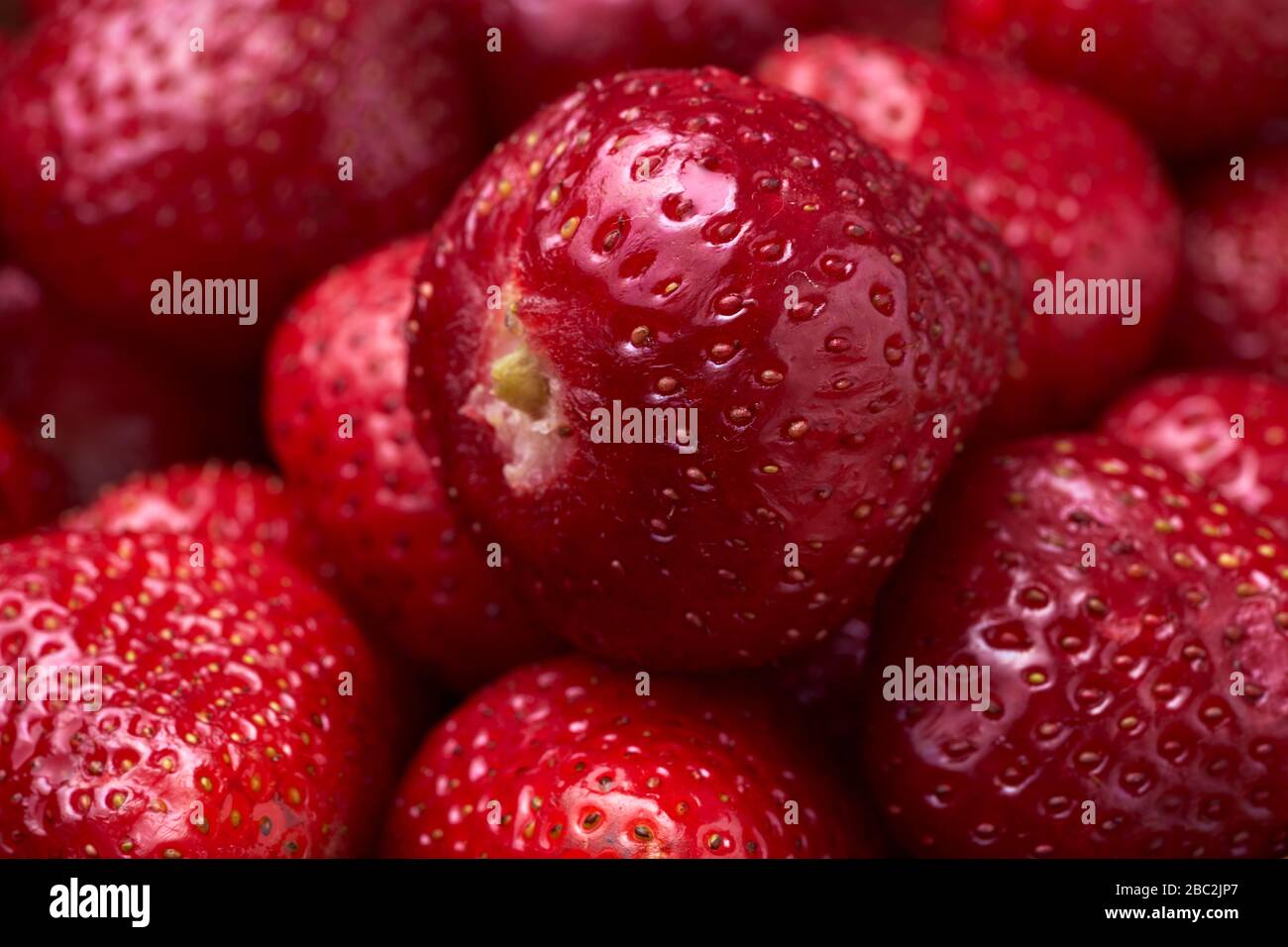 Peeled strawberries hi-res stock photography and images - Alamy