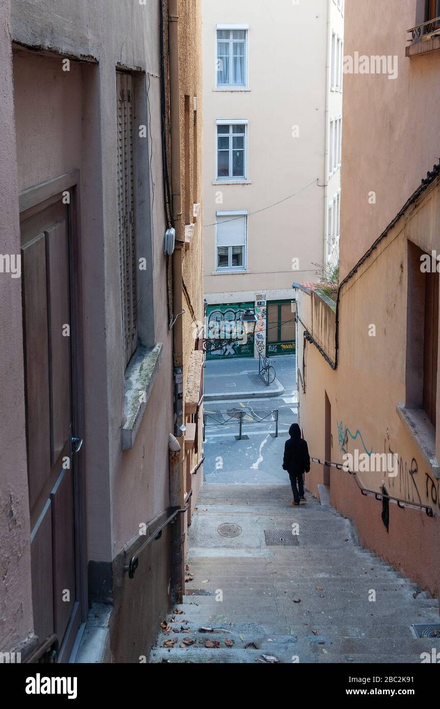 Escalier escalier descendant hi-res stock photography and images - Alamy
