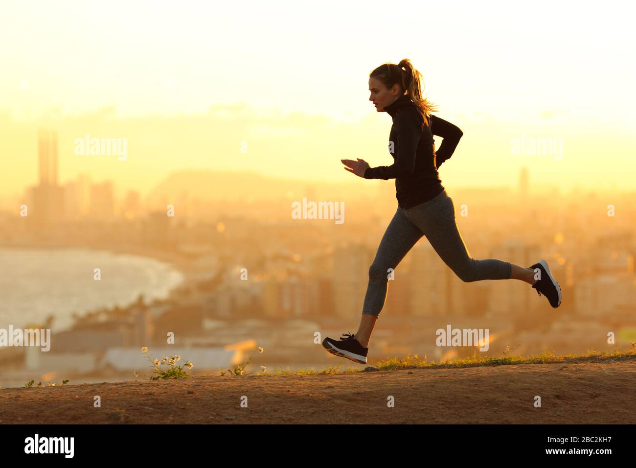 Silhouette of jogger at sunset hi-res stock photography and images - Alamy