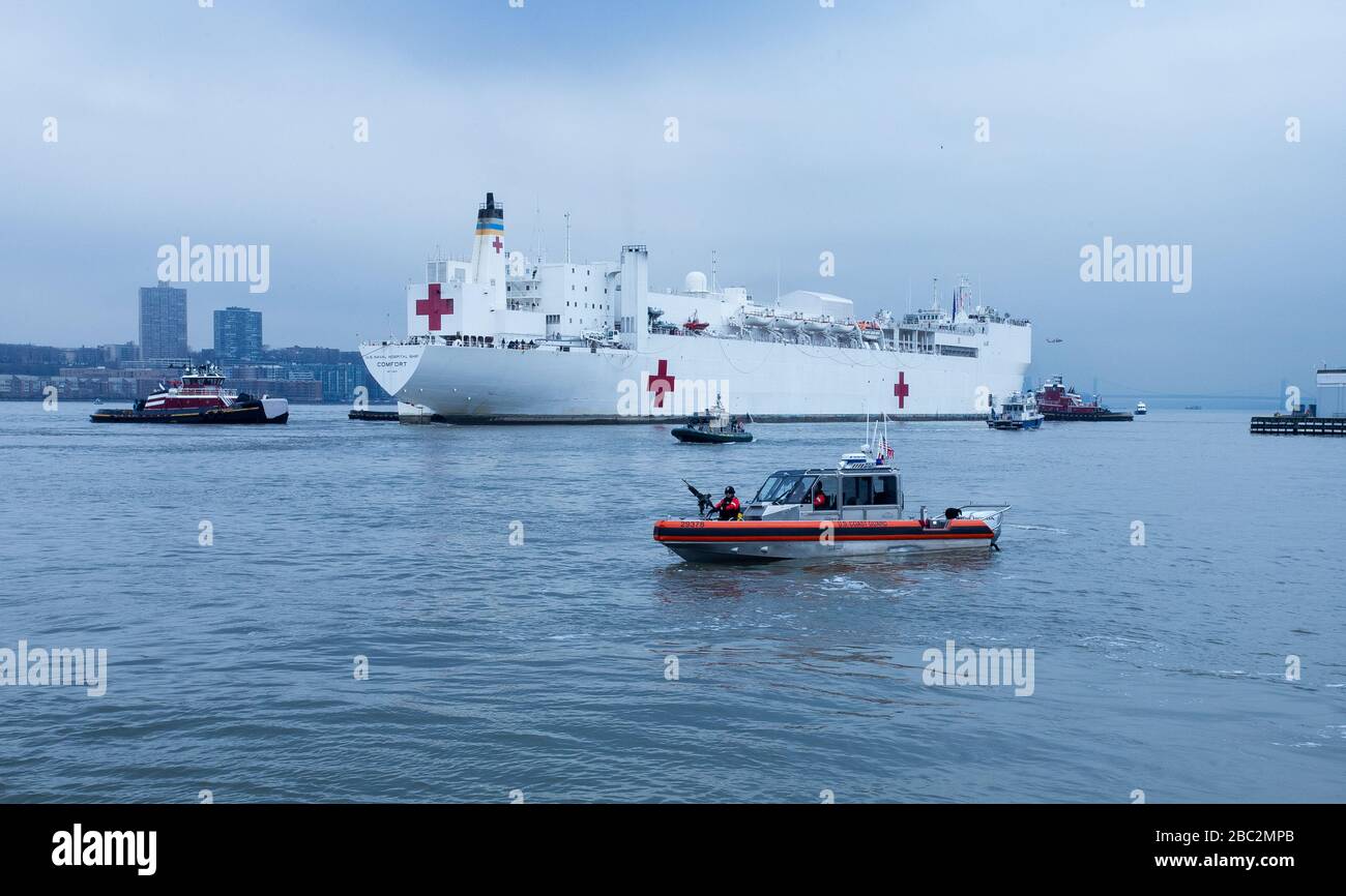 USN comfort in NYC manhattan with US coast guard gunboat escort Stock ...