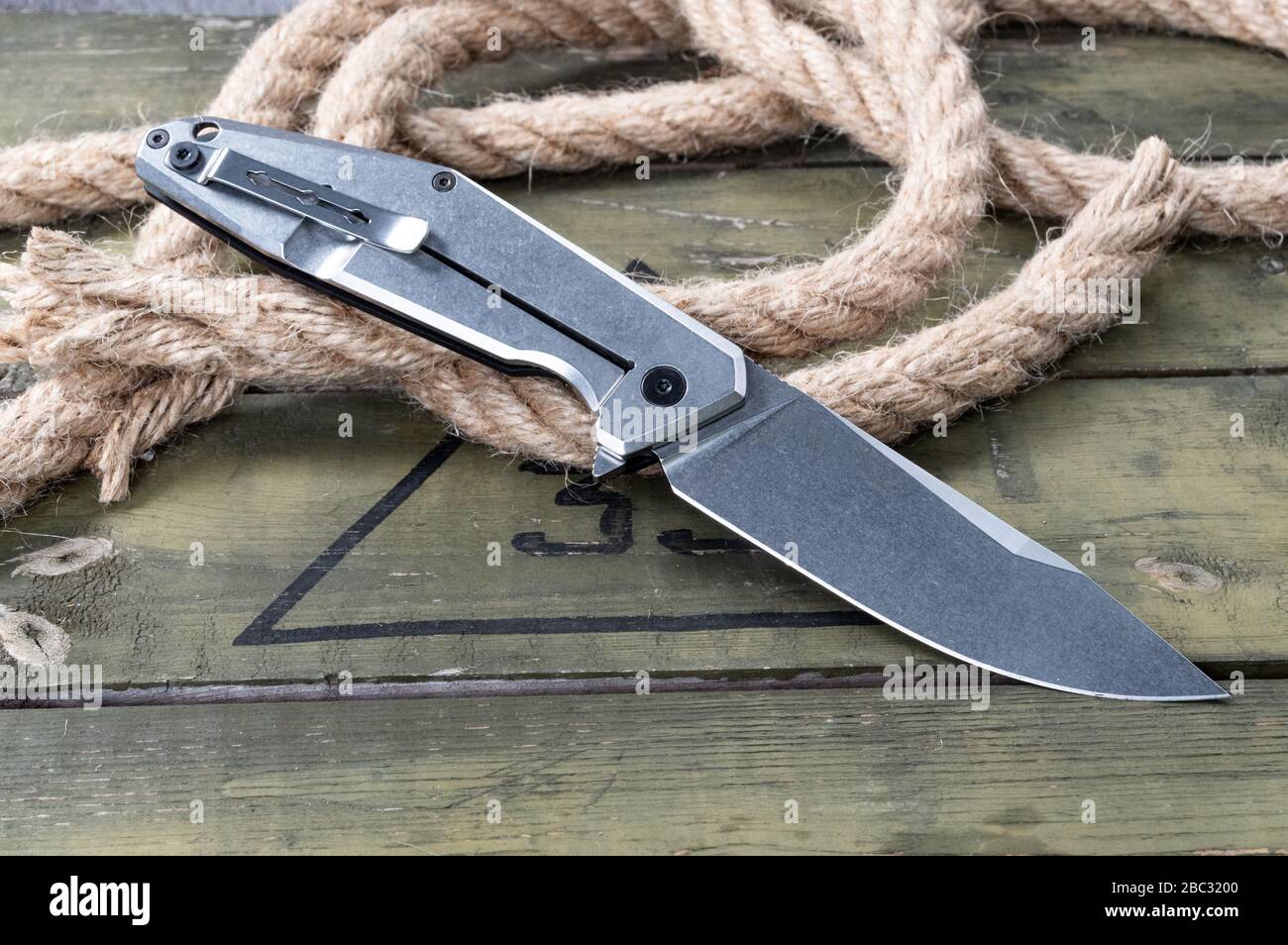 Army Knives With Rope Handle
