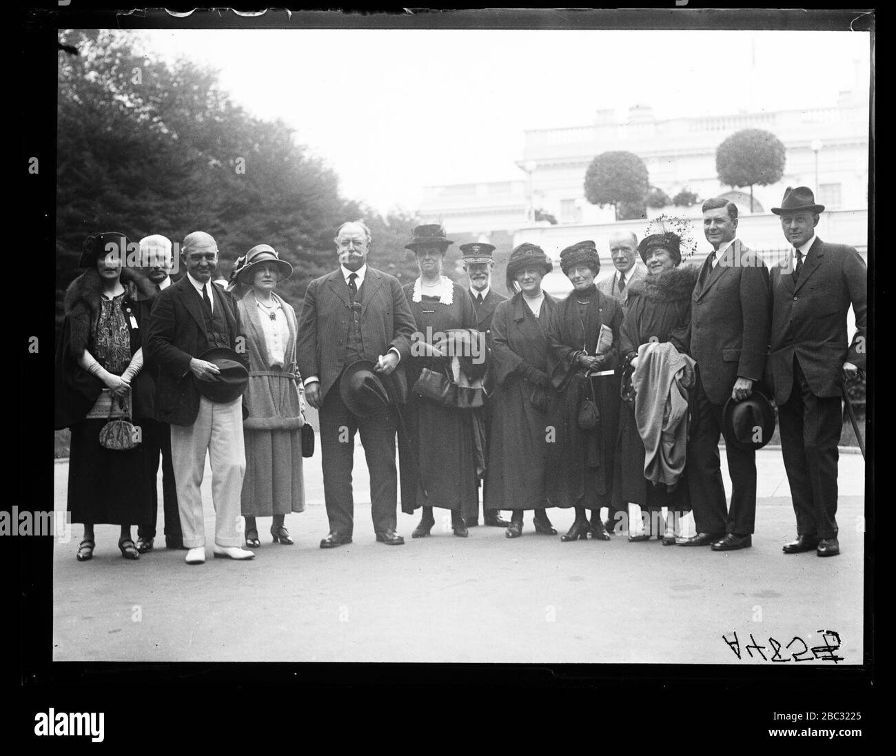 Group at White House, including William H. Taft and Mrs Taft ...
