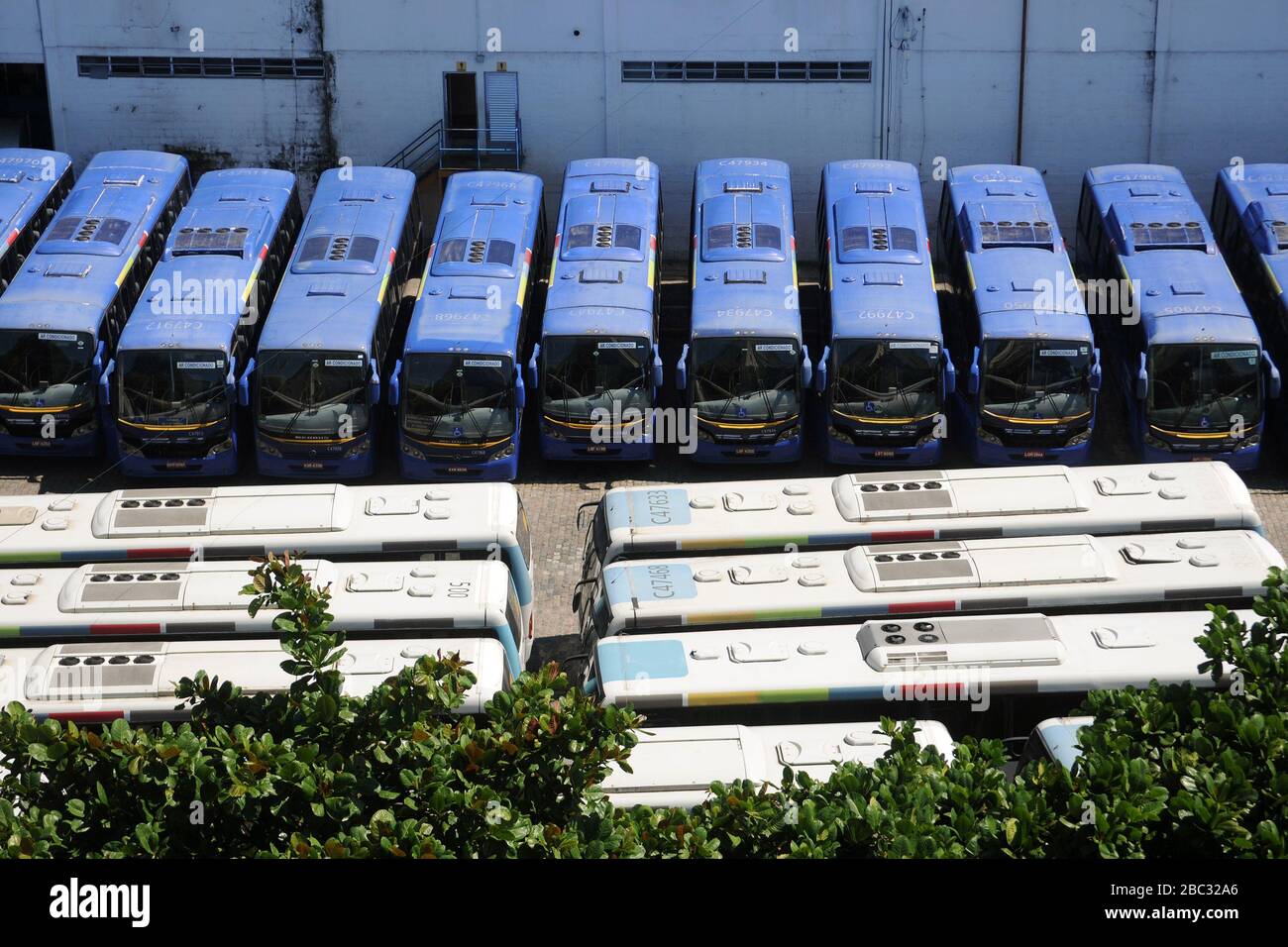 Full bus hi-res stock photography and images - Alamy