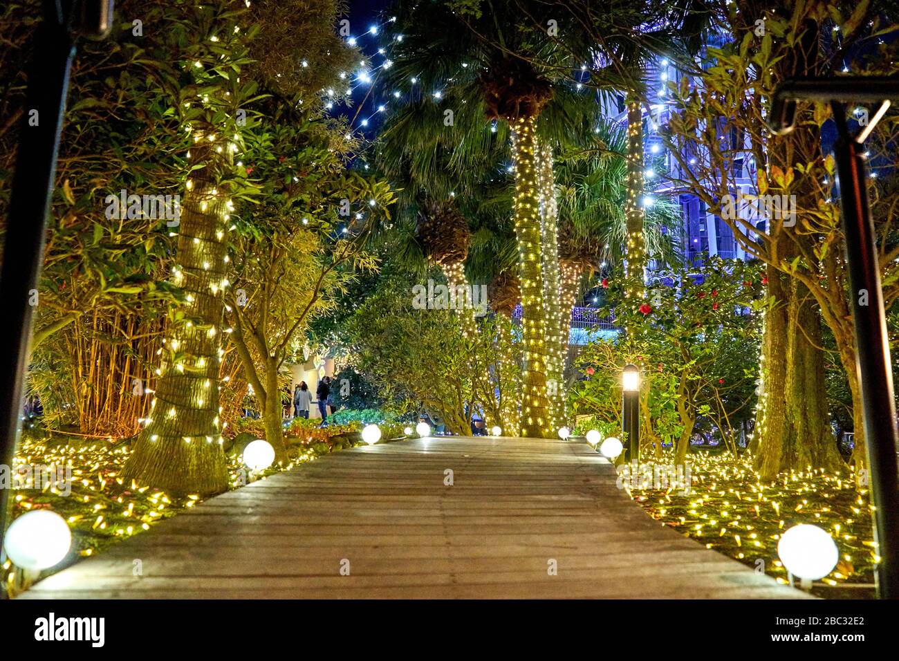 Many lights hi-res stock photography and images - Alamy