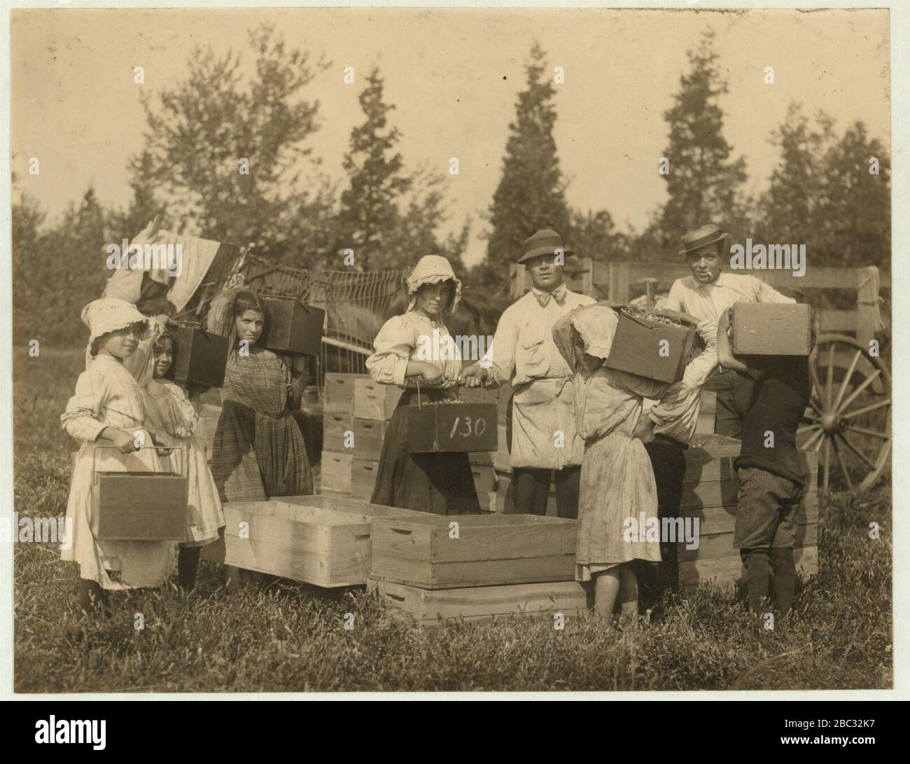 Bushel and peck hi-res stock photography and images - Alamy