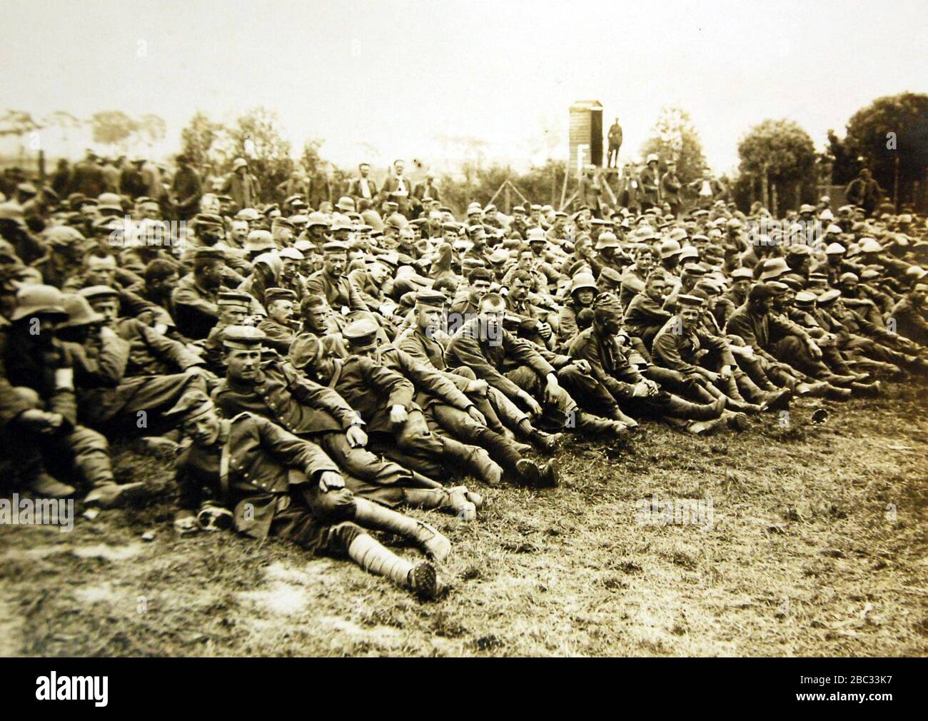 Group of prisoners taken by Britain in the new advance, WWI ...