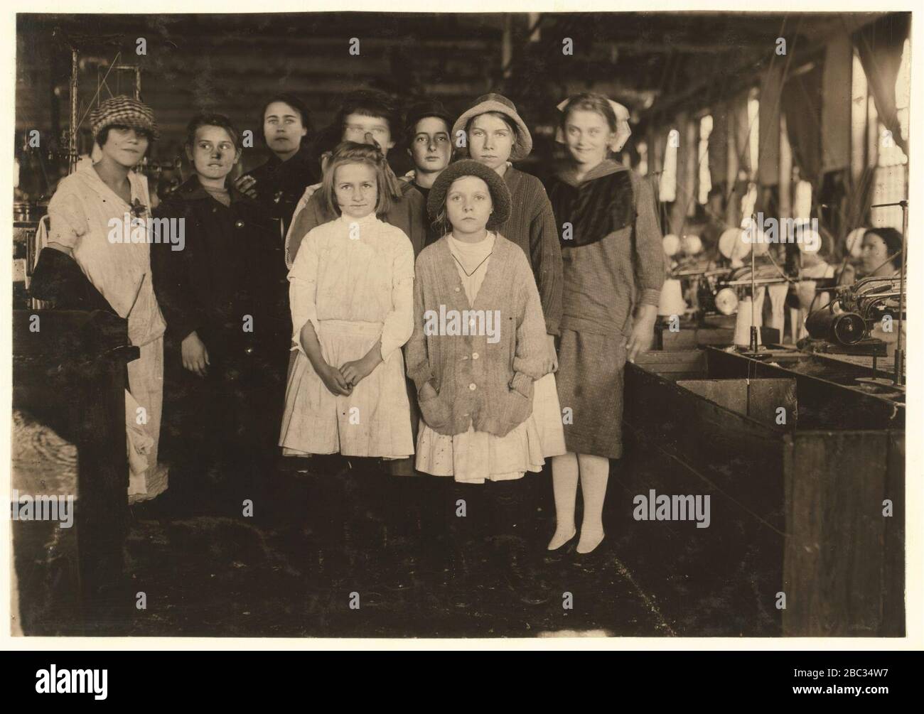 Knitting group historical hi-res stock photography and images - Alamy