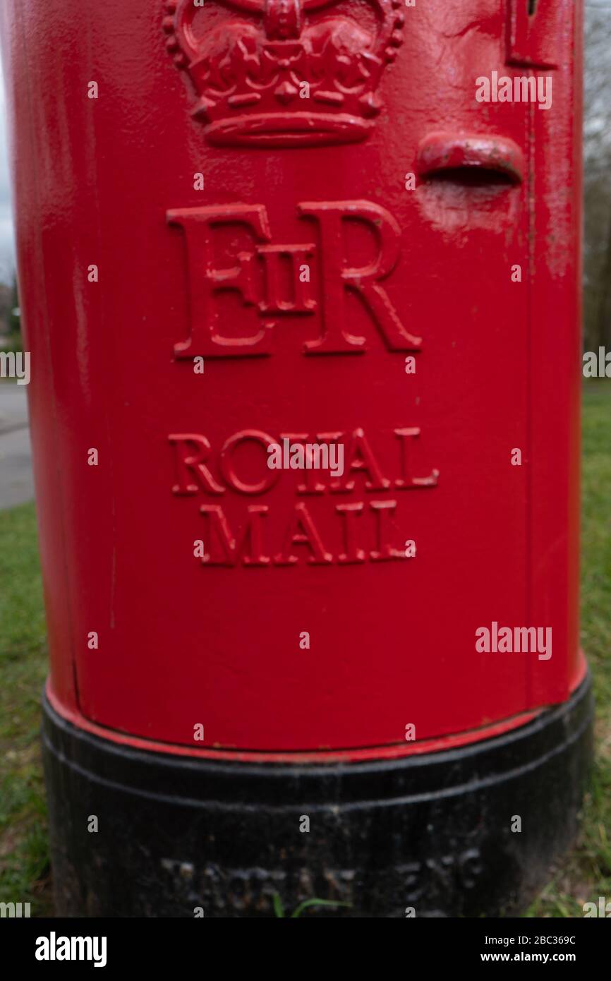 Red letter box letterbox hi-res stock photography and images - Alamy