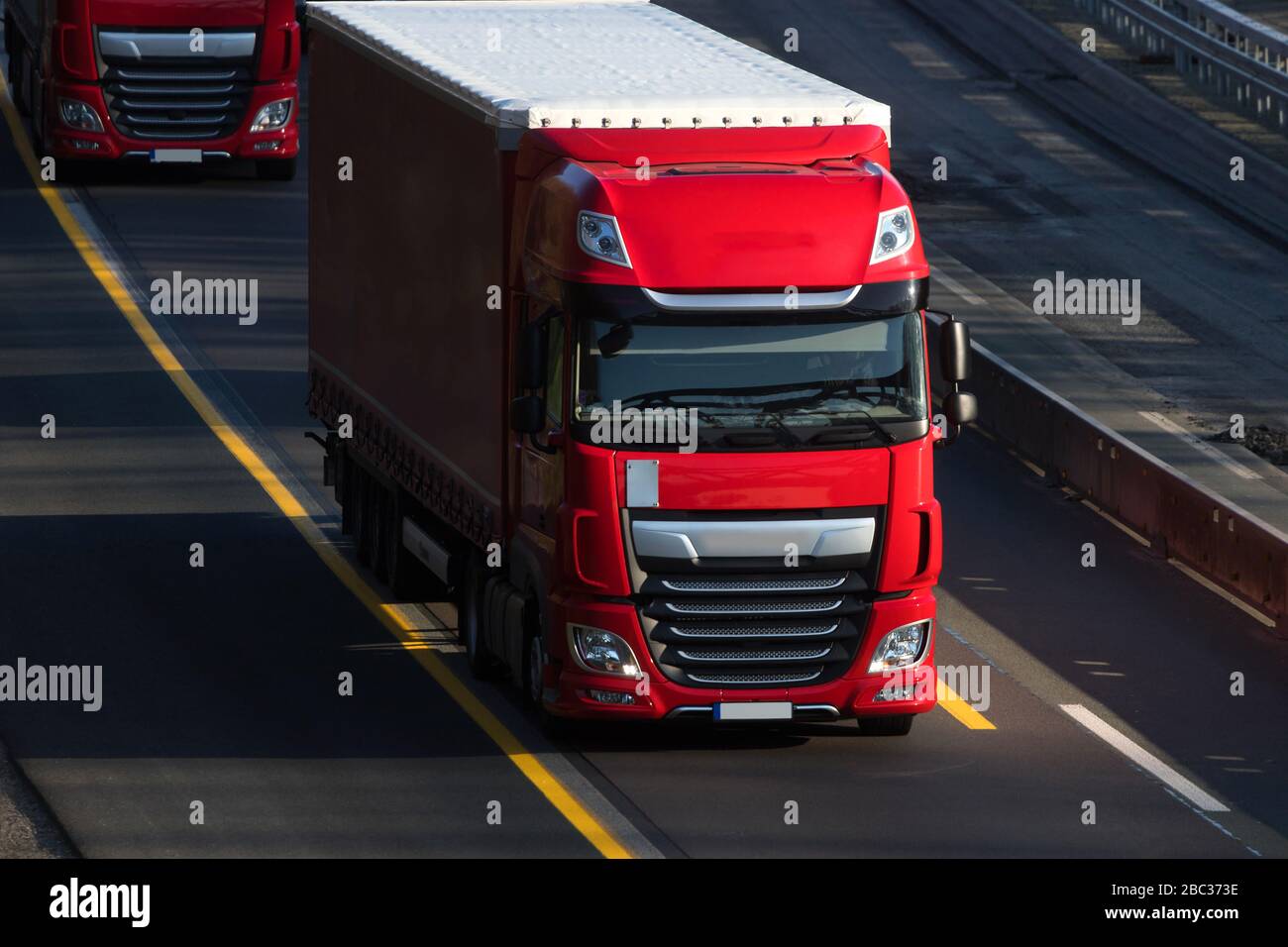 Red truck on a highway hi-res stock photography and images - Alamy