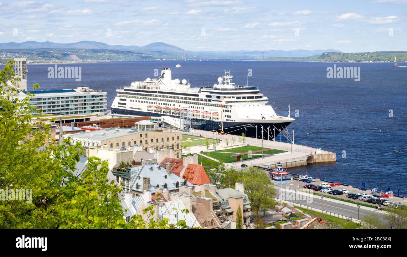 MS Zaandam, a cruise ship owned and operated by Holland America Line ...