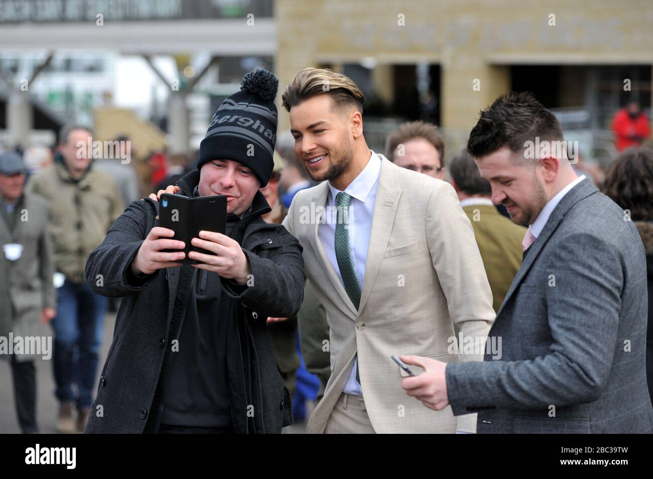 Cheltenham races horse hi-res stock photography and images - Alamy