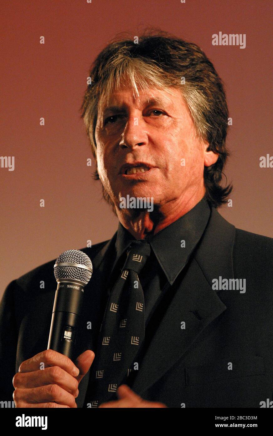 David Brenner performing at Har-Zion synagogue on November 13,2005 ...