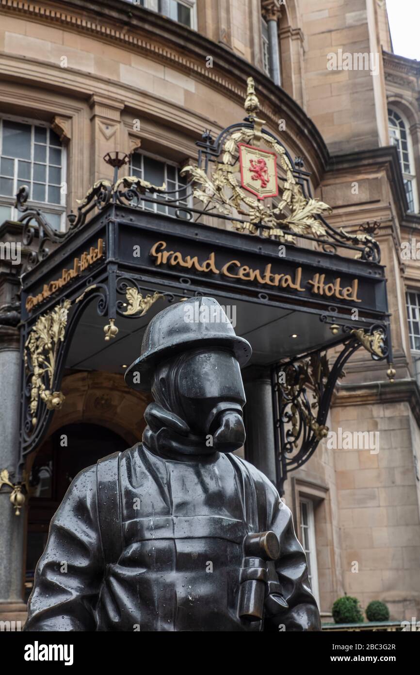 Statue of Fireman in front of the Grand Central Hotel in Glasgow in ...