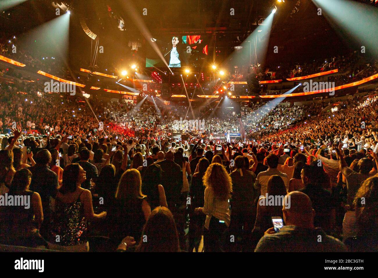 Sold out crowd attend Latin singing sensation Marc Anthony's concert at ...