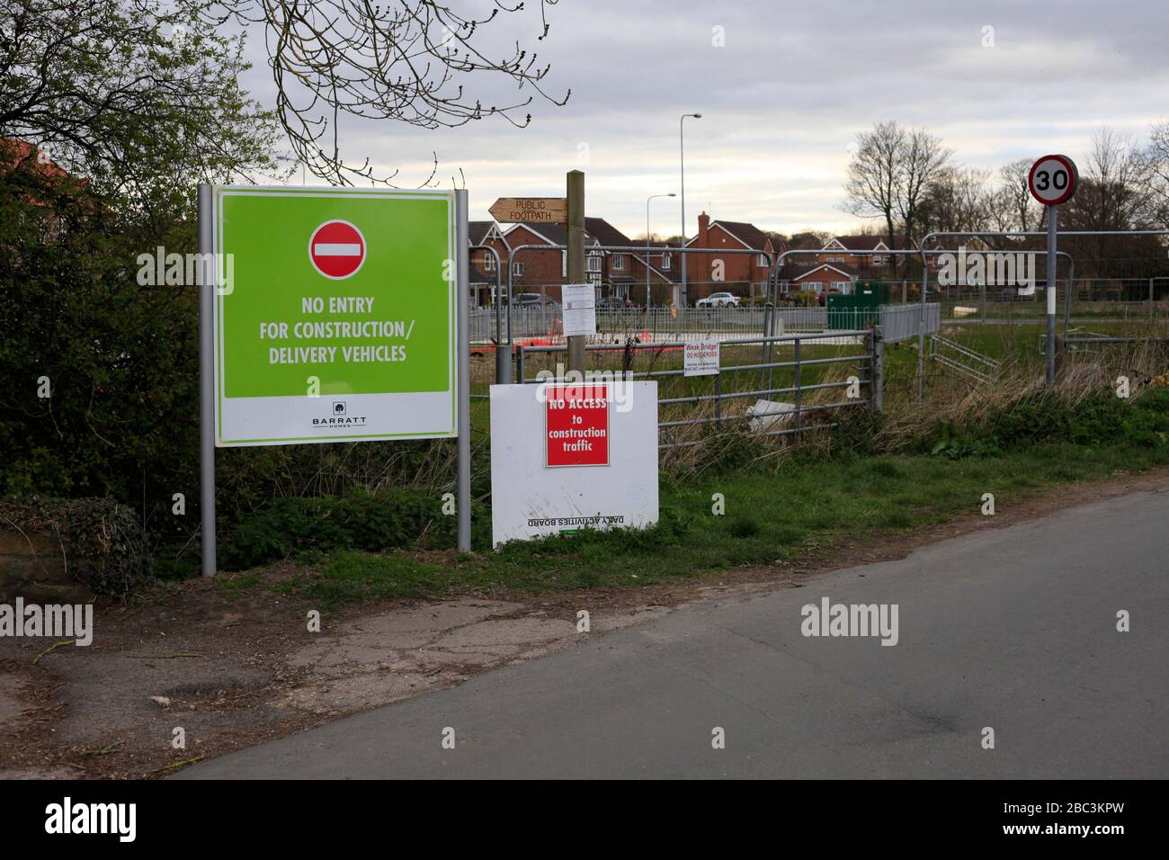 Building site with no sign of activity April 2020 Stock Photo - Alamy